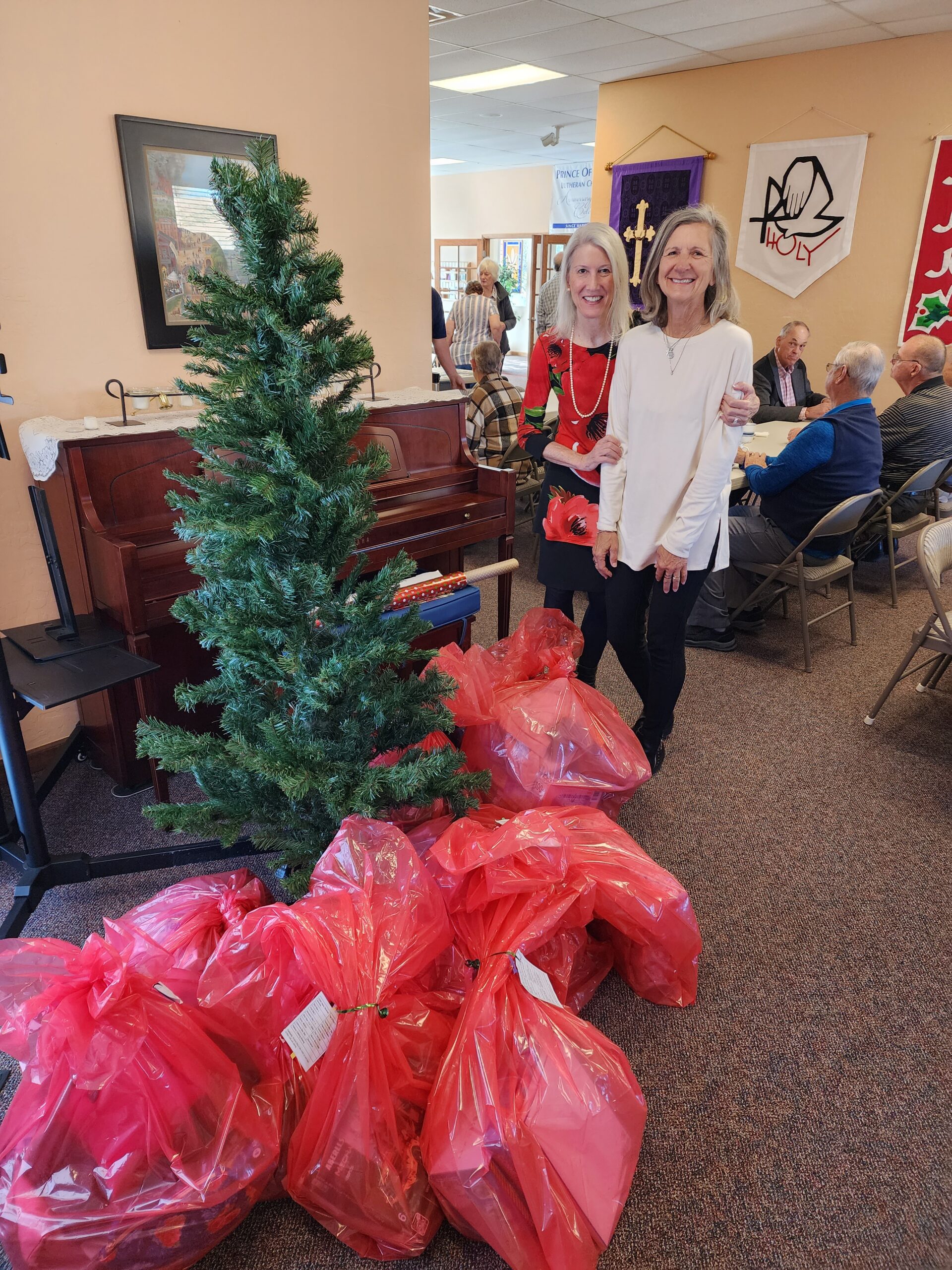 Christmas Giving Tree Ministry - Prince Of Peace Lutheran Church